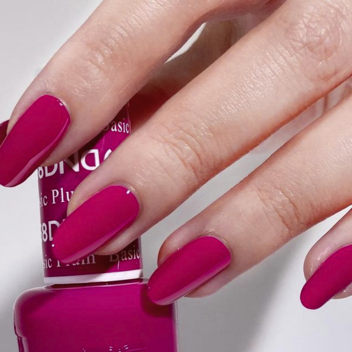 Basic Plum #658 – DND Gel