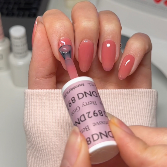 Berry Groove #892 – DND Gel