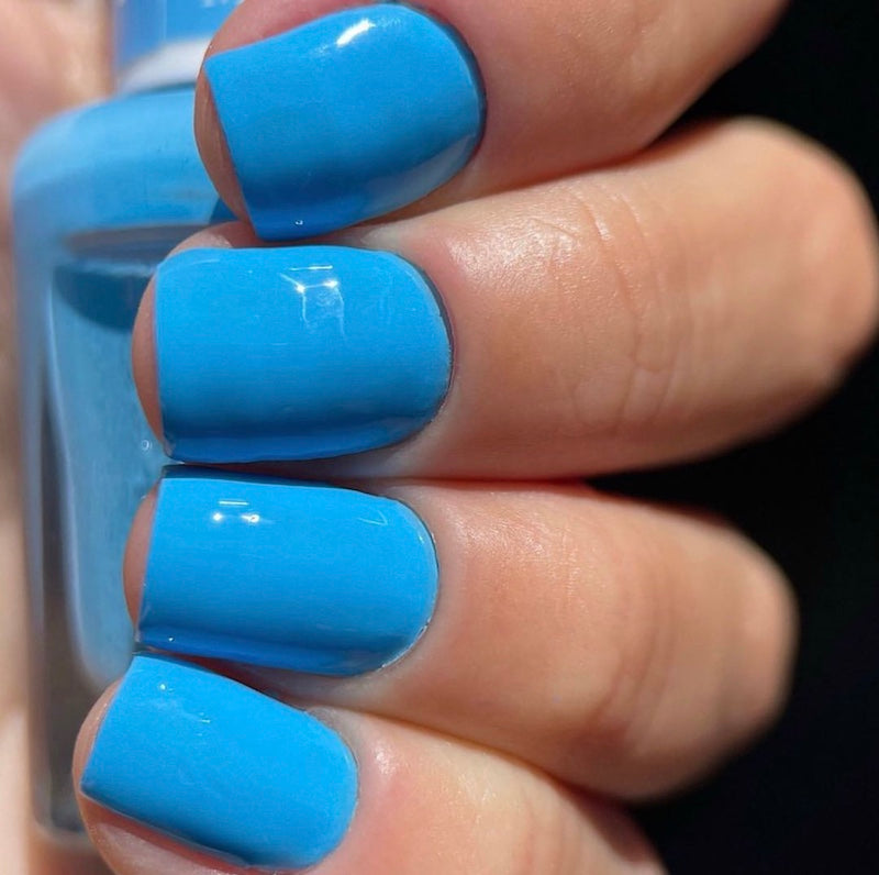 Midnight Kiss #672 – DND Gel